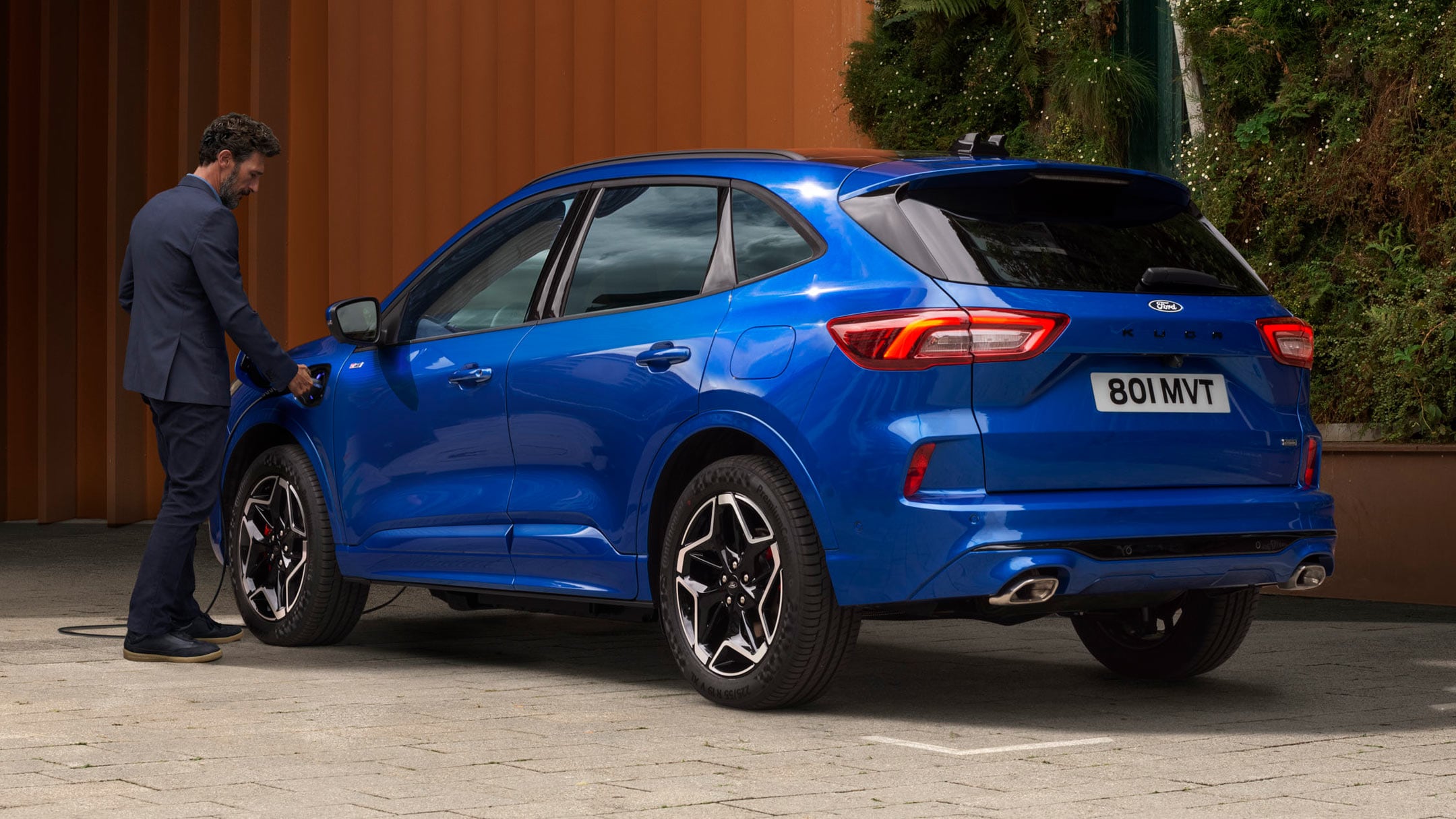 Voiture hybride rechargeable : notre gamme PHEV | Ford FR